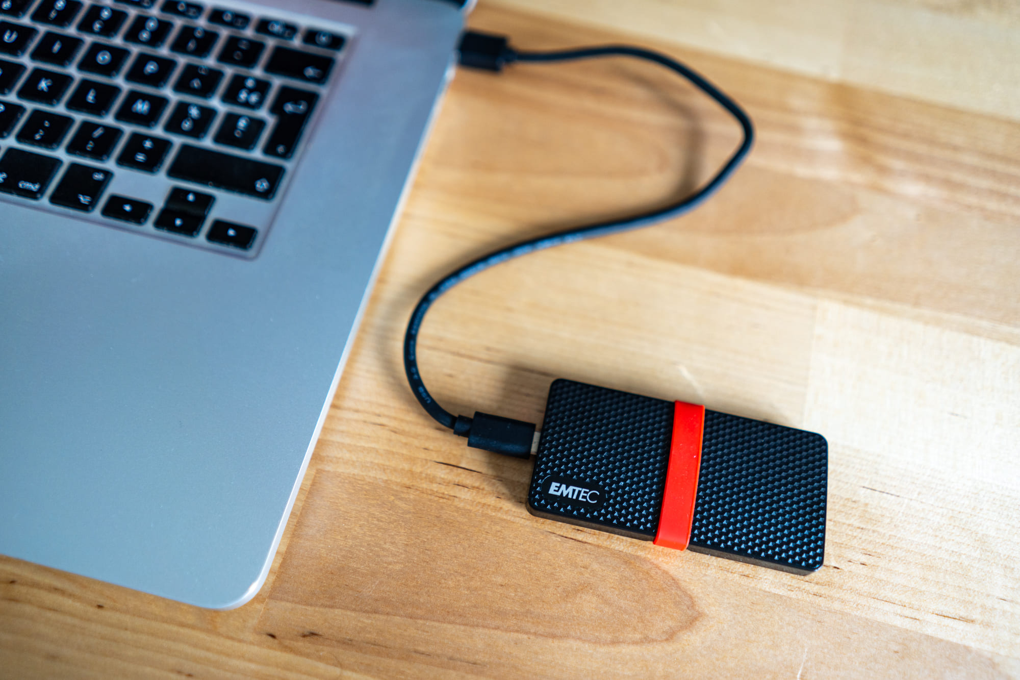 Test du mini SSD portable X200 d'Emtec - Le Geek Trotteur